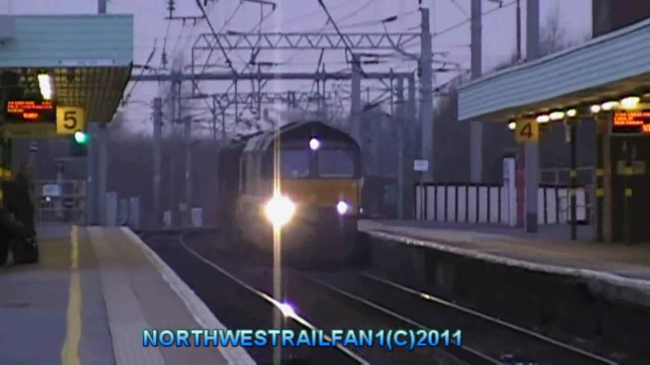 Colas class 66843 on the (6j37) log train @ wigan north western on the ...