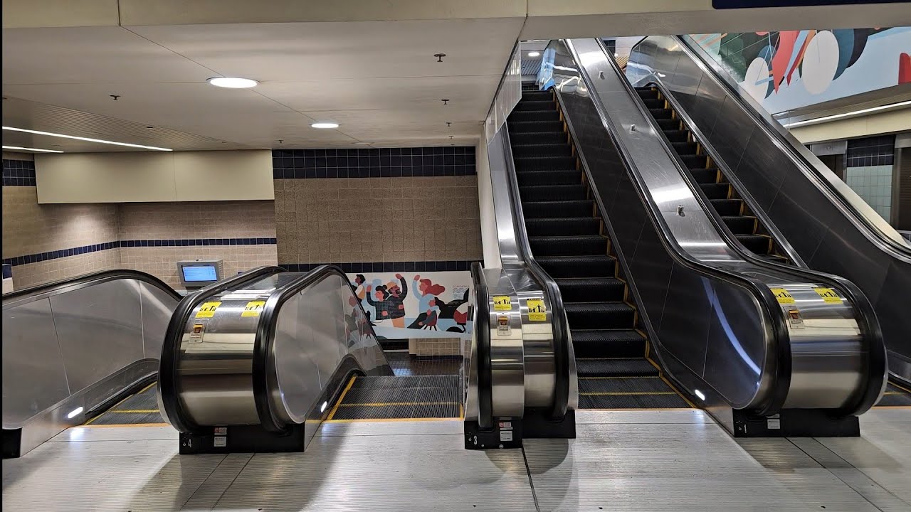 Kone Escalators @ Ramp B - Minneapolis, MN - YouTube