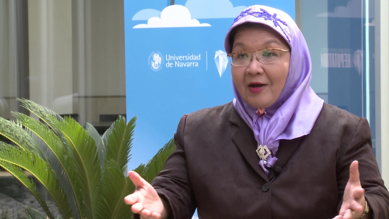 Entrevista Riri Fitri Sari #BUR2017 - YouTube