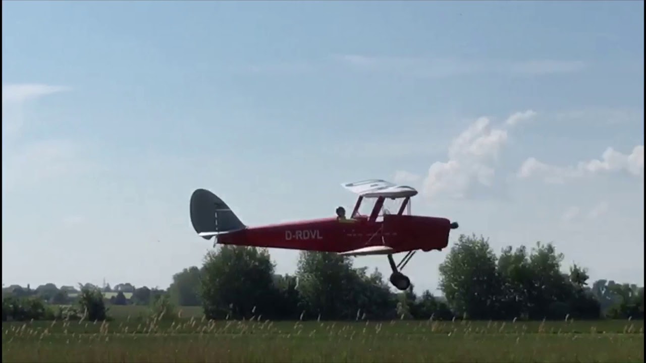 Tiger Moth von Toni Clark - YouTube