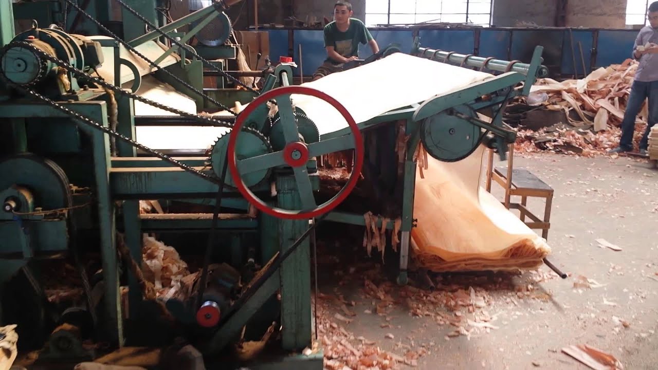 Shandong Jinlun spindle face veneer peeling machine - YouTube