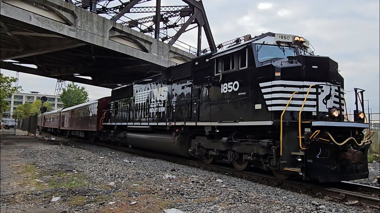 Norfolk Southern NS 956/957 Coming in/out of Croxton Yard - YouTube