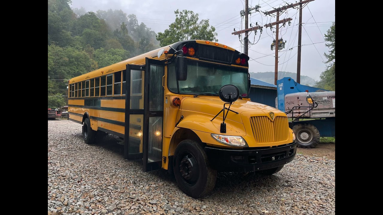 2052 - 2005 IC CE 300 School Bus (DT466E) 7.6L DIESEL Start up - YouTube