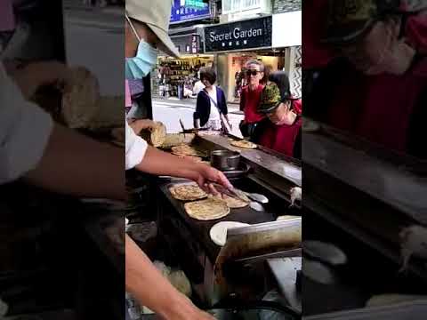 How flipping roti prata can be automated - YouTube