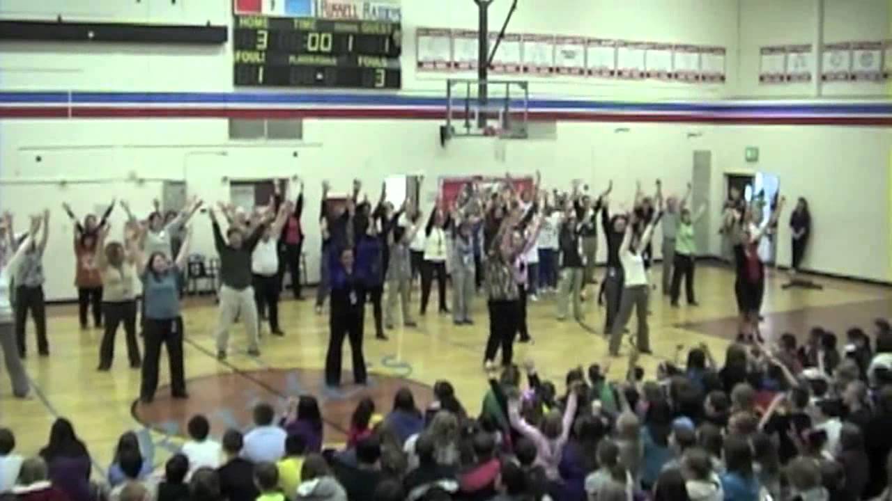 Russell Middle School Teacher Flash Mob - YouTube