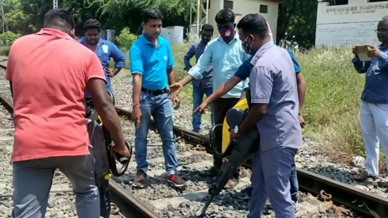 OFF TRACK TAMPER DEMO SOUTHERN RAILWAY SALAM DIVISION ERODE - YouTube
