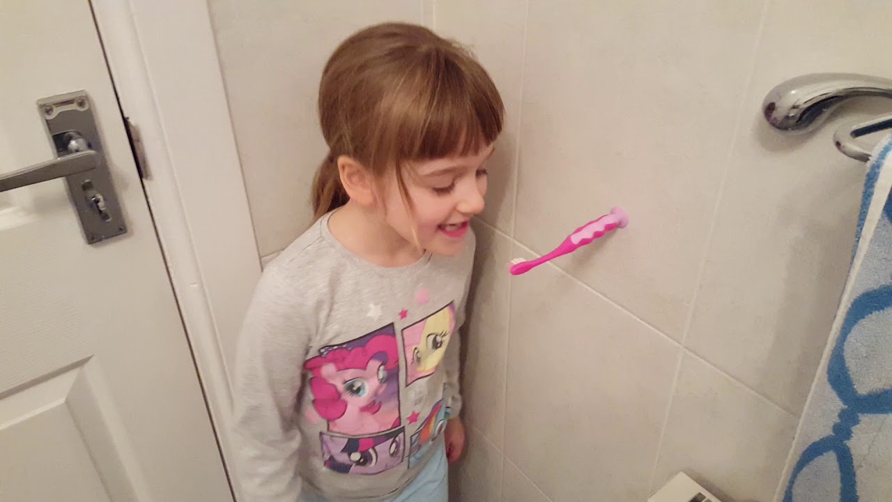 Lazy tooth brushing - YouTube