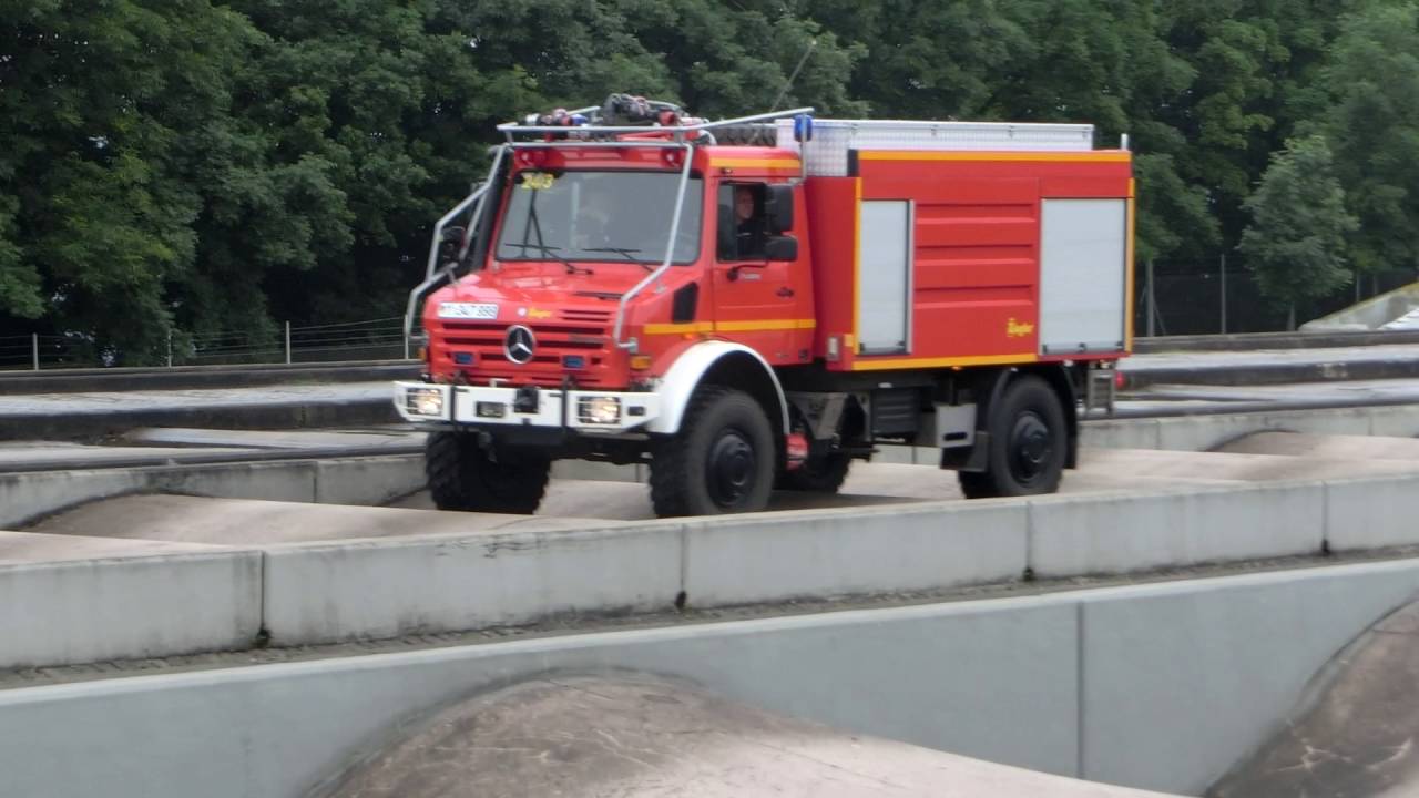 WTD 41 Tag der Bundeswehr 2016 Unimog auf der Wellenbahn - YouTube