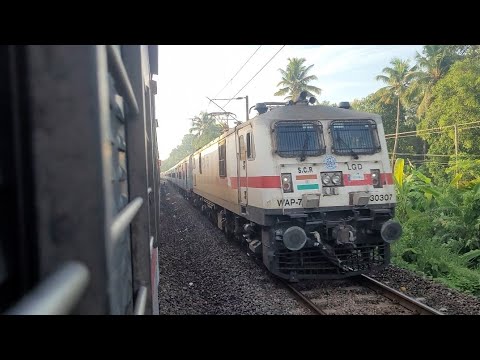 16302 Venad express Trivandrum Central-shoranur Junction - YouTube