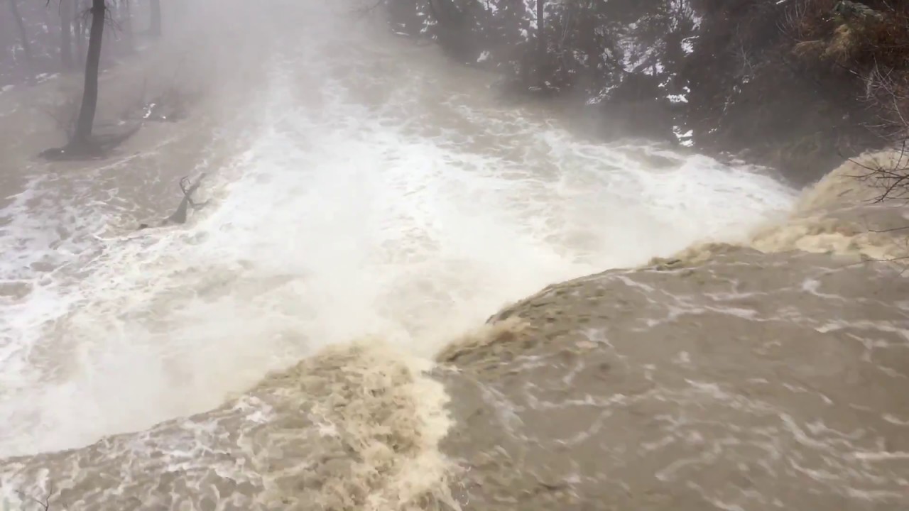 Chagrin River at Chagrin Falls - YouTube