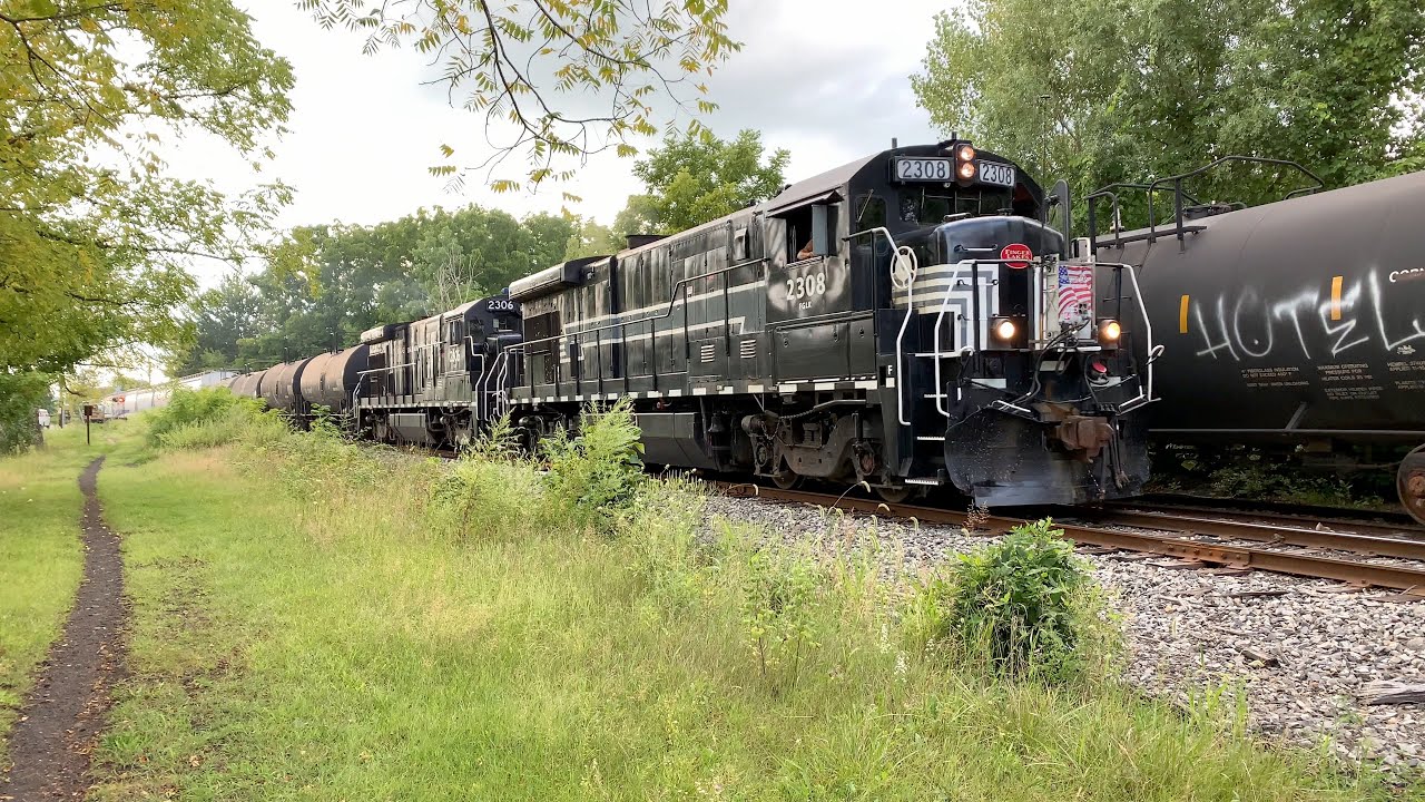 [HD] Finger Lakes Railway Train Action Canandaigua, NY - YouTube
