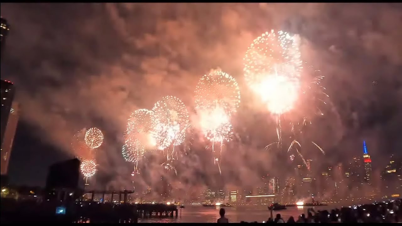 4th of July firework show LIVE! (NYC). #4thofjuly #fireworks #macys ...