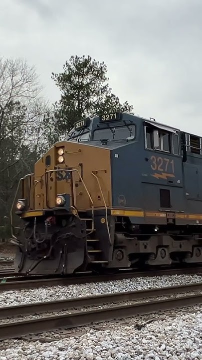 CSX 3271 slowly leaving. #railfans #csx_trains #foamer #csxstrains #railfanning #csx # ...