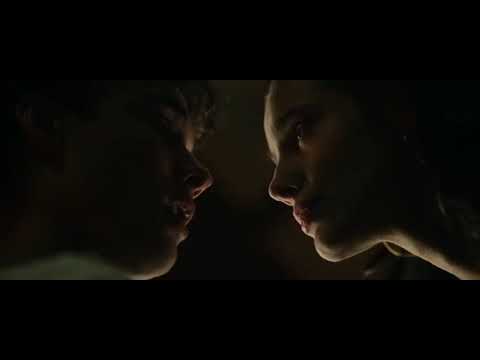 Marcus and Maria kiss.The Deadly Class 1x05