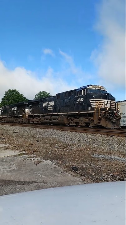 Extremely LONG High Pitch Blast X2X! "Gliding down mtn" Norfolk Southern #4683 - #153 @rider22 ...