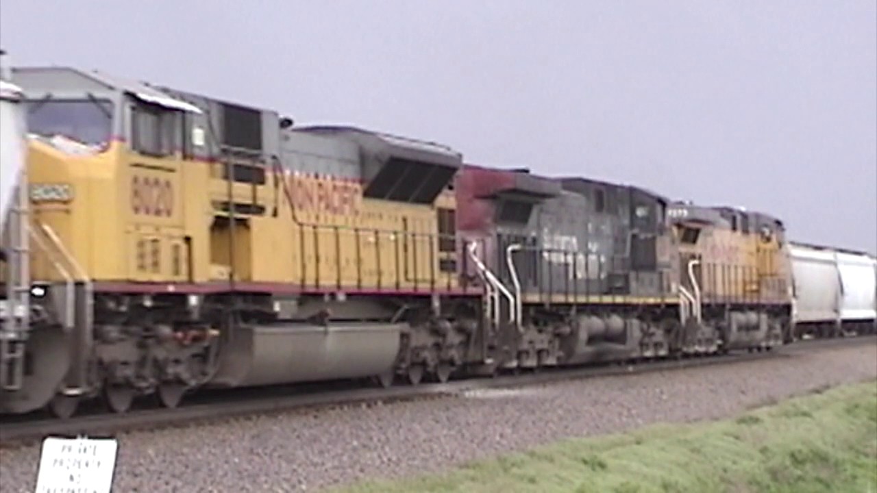 Union Pacific Nebraska 2010 - Very Long Freight Trains - YouTube