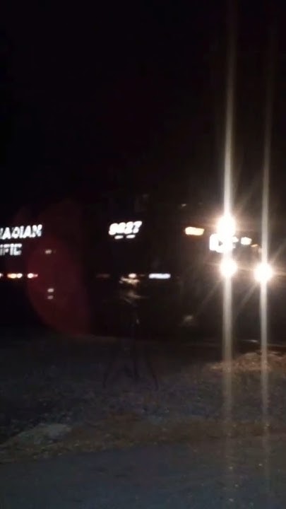 CP leader!!! CP #9827 leads a fast WB UP M-LIEW08 out of Livonia, Louisiana!!! - YouTube