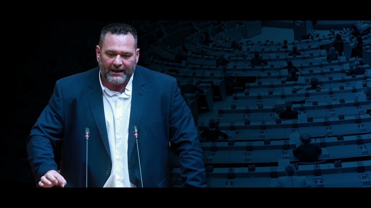 Κουκουλοφόρος μάρτυρας: ''Σας ζητώ συγγνώμη κύριε Λαγέ...'' - YouTube