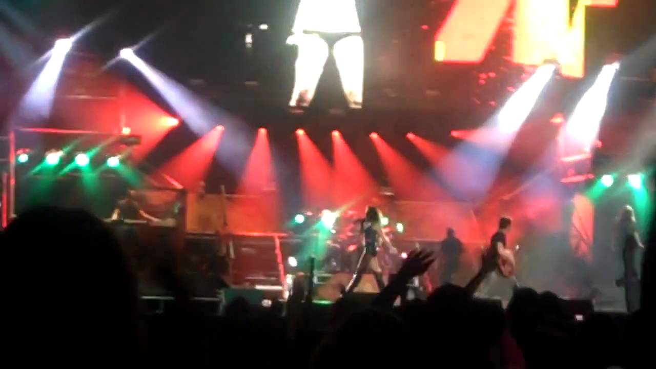 Kicking and Screaming @Miley Cyrus Lima - Peru - YouTube