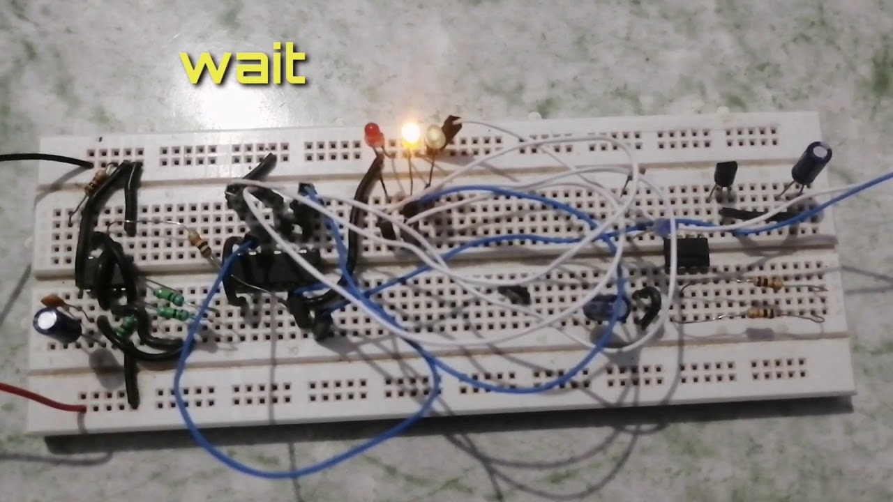 Traffic light using 555 timer&4017 counter ic||555 timer ic project ...