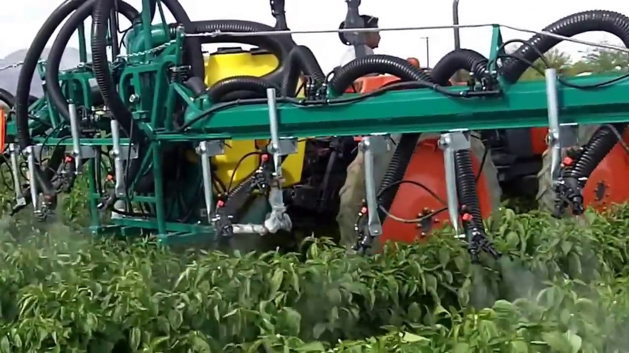 Gearmore Venturi Air Boom Sprayer in bell peppers - YouTube