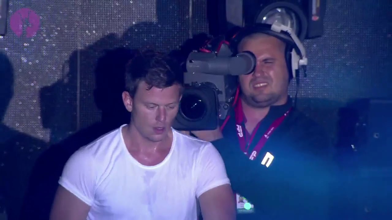 Fedde Le Grand - Alfa Future People 2015 - YouTube