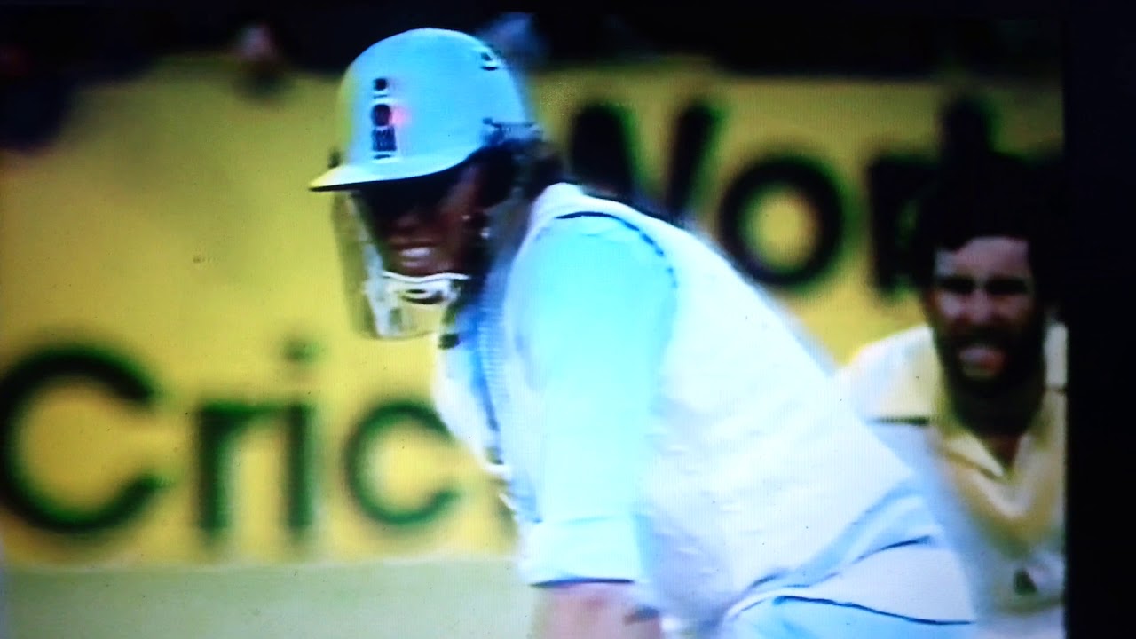 Barry Richards gets standing ovation after reaching WSC century - YouTube