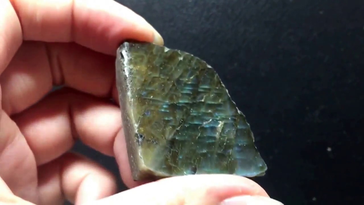 ラブラドライト一面磨き【1338G4】1点 - YouTube