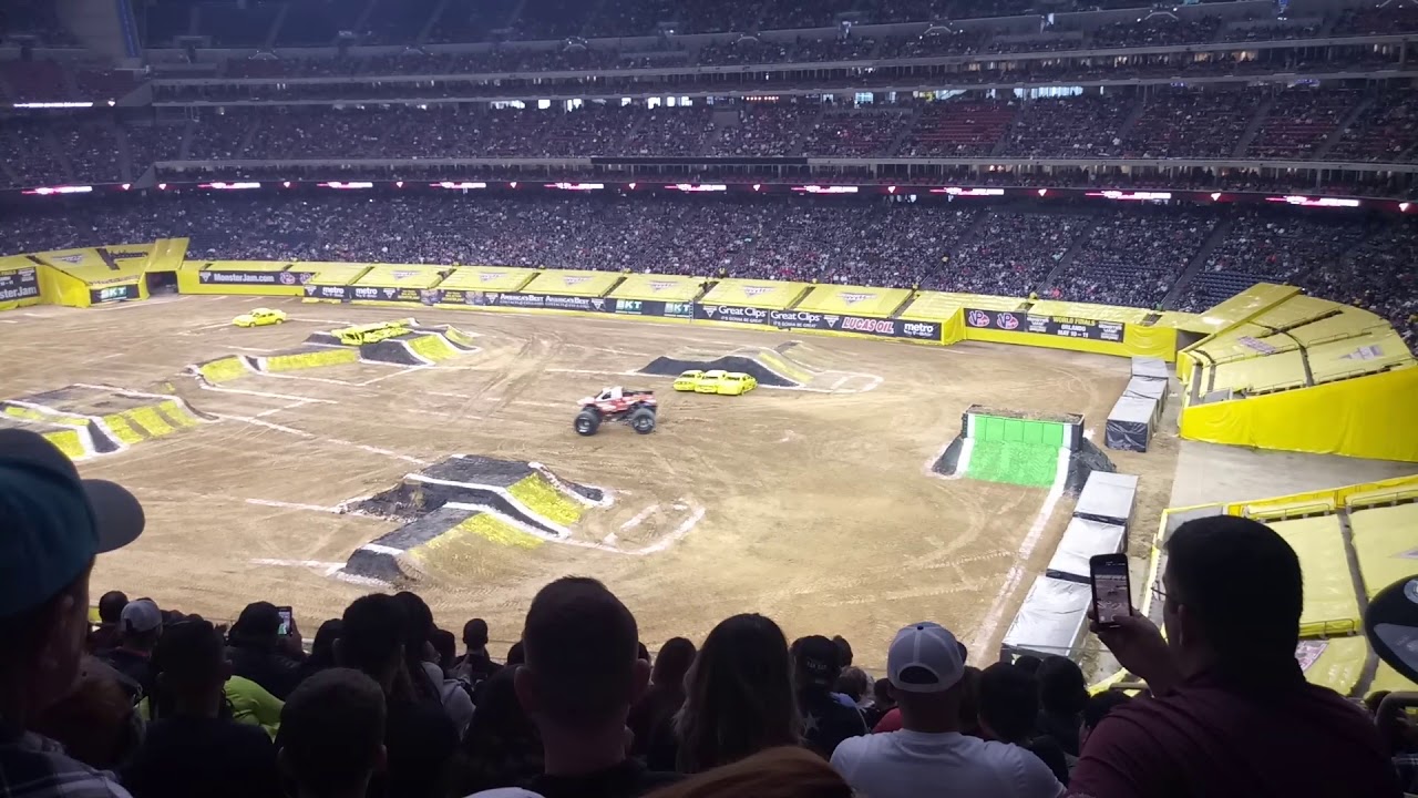 Monster jam rod ryan two-wheel skill - YouTube