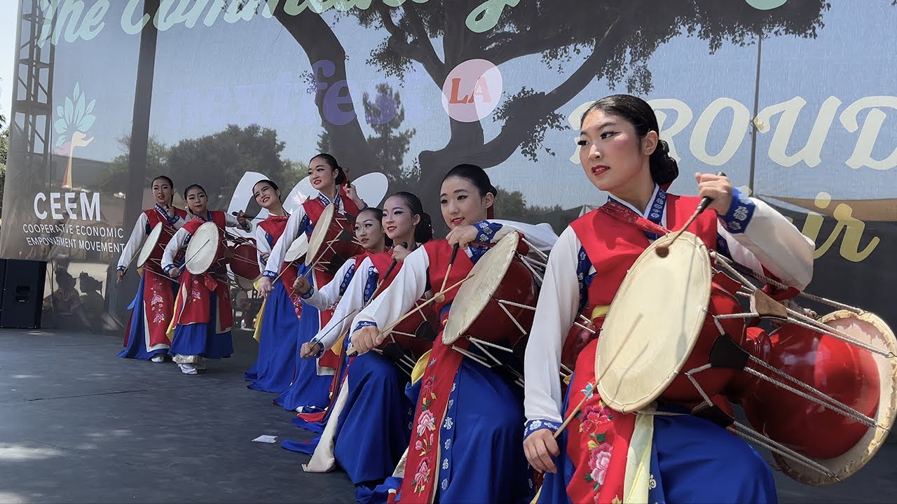 #Korean Traditional Jang Goo Dance Performance by #KAYPA - YouTube