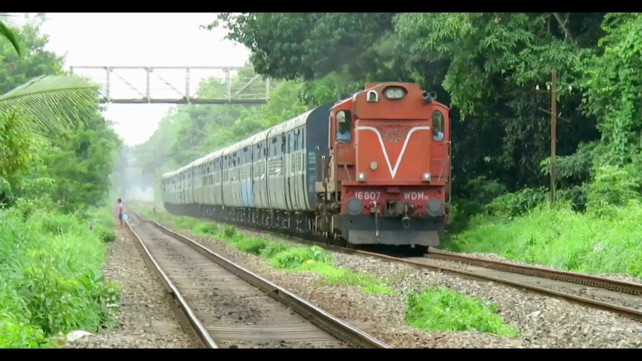 Stunning Nature + Superb Train : Konkan Railway : Goa Sampark Kranti ...