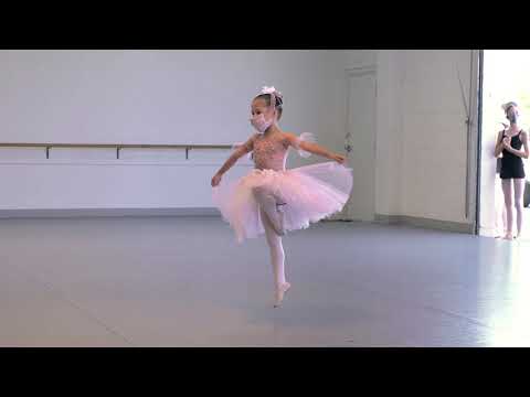 Anna Hay, Age 5. Gavotte In D Major \