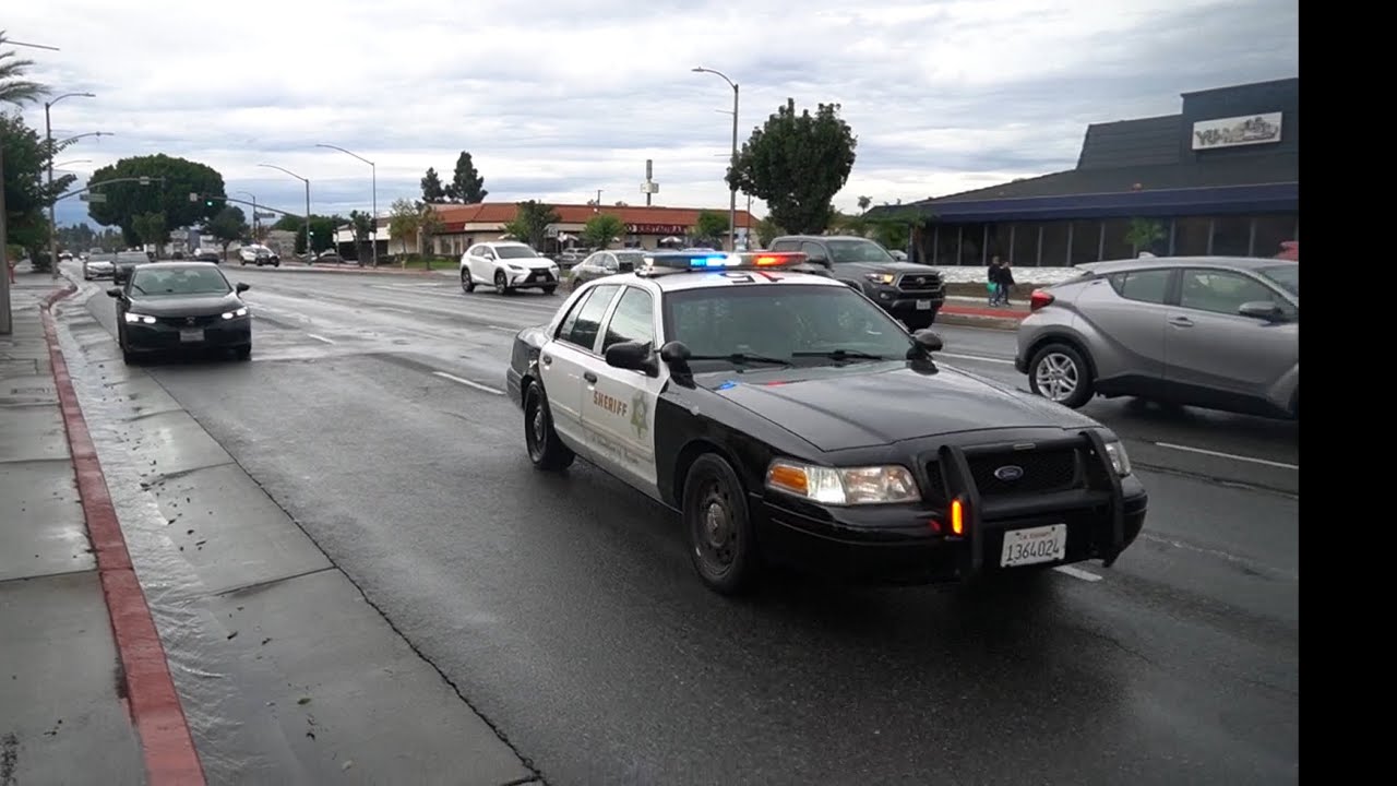 LASD CODE 3 Ford Crown Victoria Responding to a 911 Call - YouTube