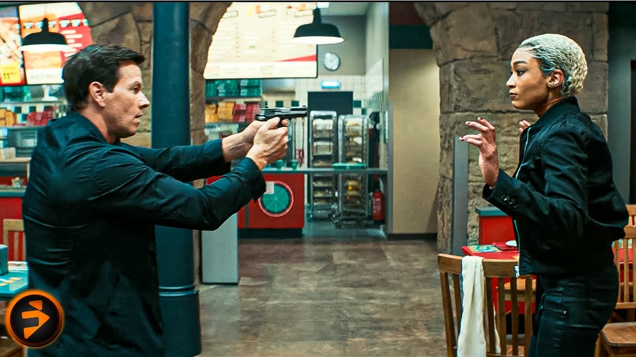 Mark Wahlberg Fights Braddock | UNCHARTED - YouTube