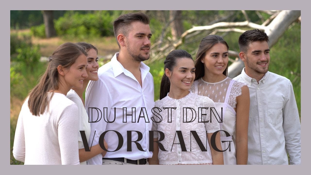 Du hast den Vorrang | Die Hipke Family | Album: Gott, du bist - YouTube ...