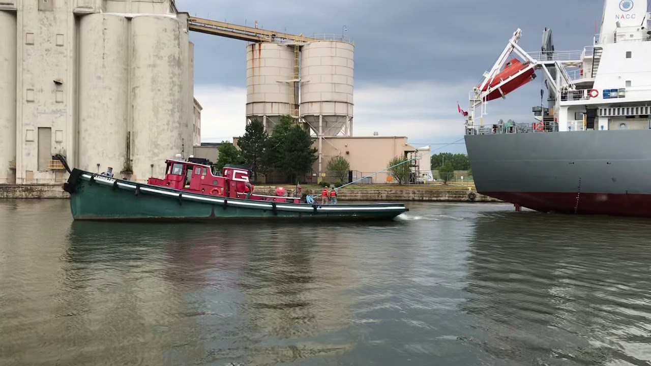 Tug Washington in Buffalo with NACC Argonaut - YouTube