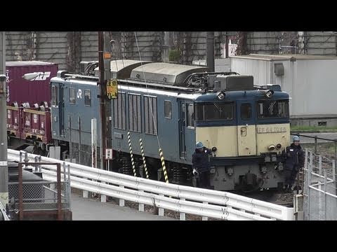 JR貨物 広島車両所 EF64 1048号機(愛)入場 EF210-114号機(岡)出場 2011.1.28 - YouTube