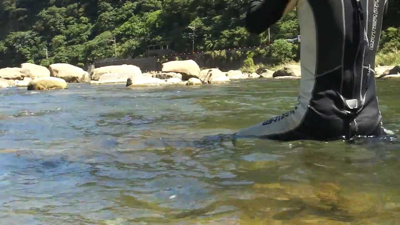 Gold prospecting, Underwater sniping in Taiwan - 20120814 - YouTube