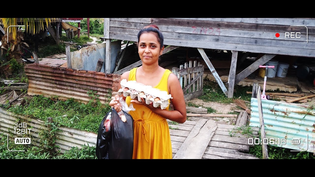 Zeelugt Less fortunate family received Hampers ft @theshabnashow - YouTube