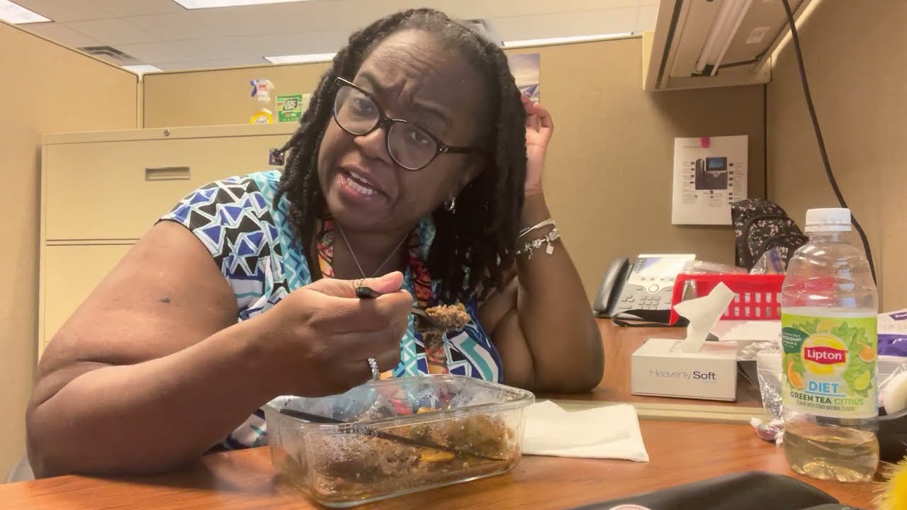 It’s A Lunchtime Mukbang Office Cubicle Chat - YouTube