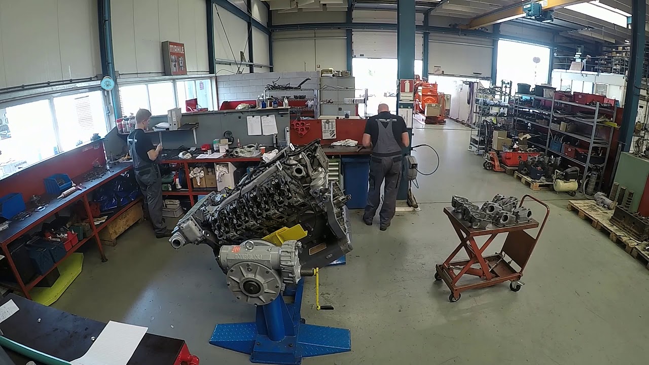 Building a FPT IVECO Vector engine - YouTube