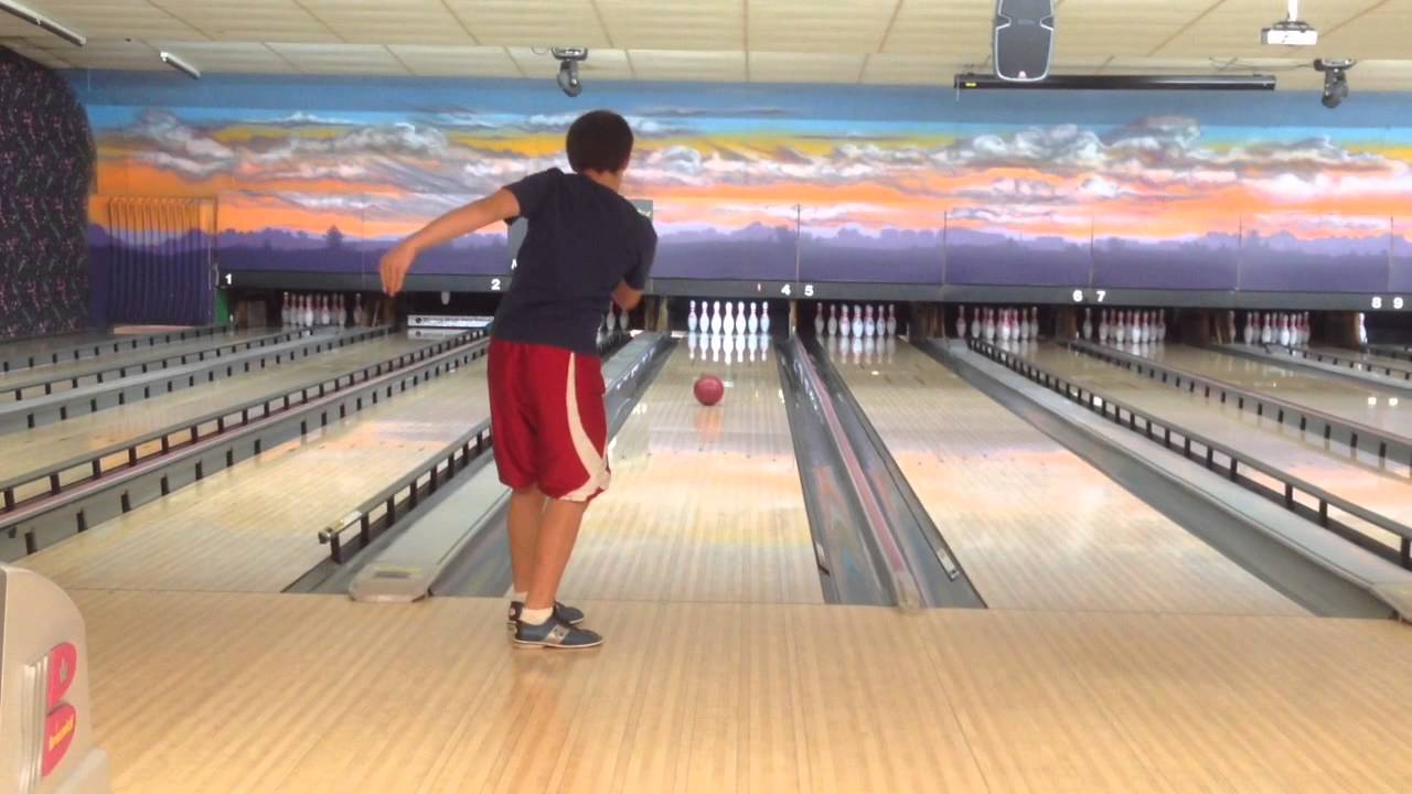 2 handed bowler - YouTube