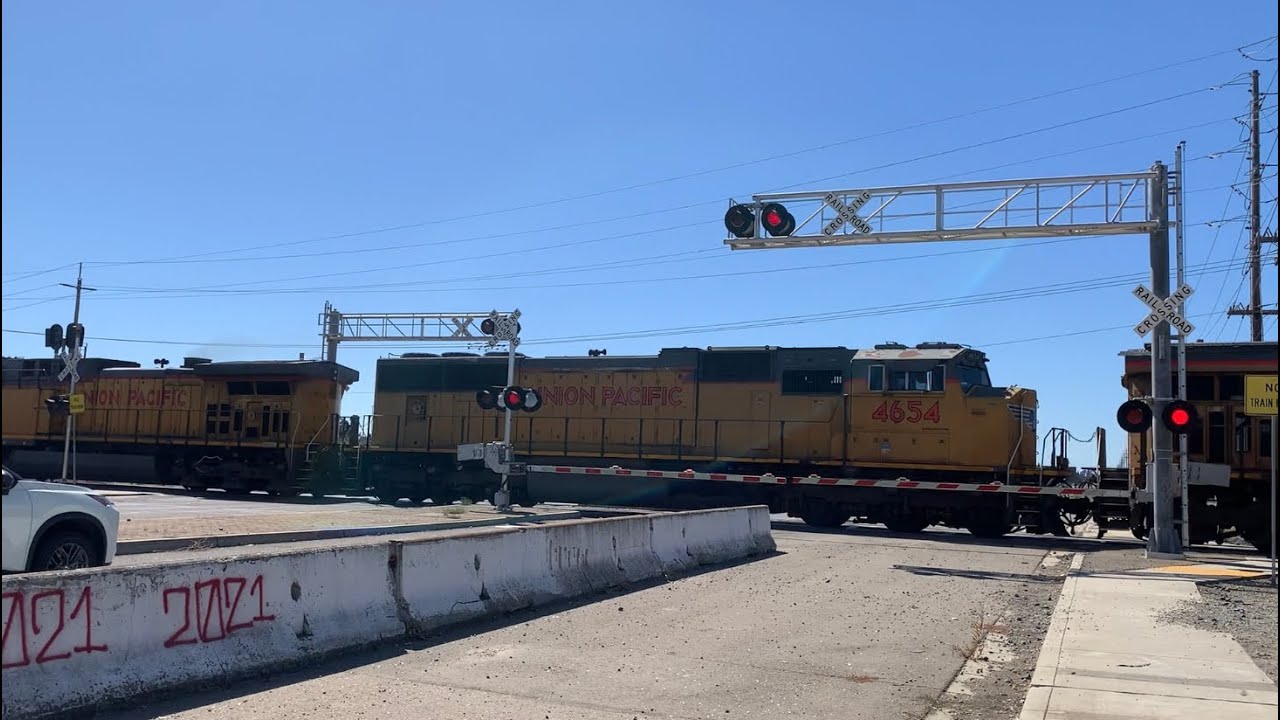 UP 6353 Manifest Freight Train South - E. Morada Lane Railroad Crossing, Stockton CA - YouTube