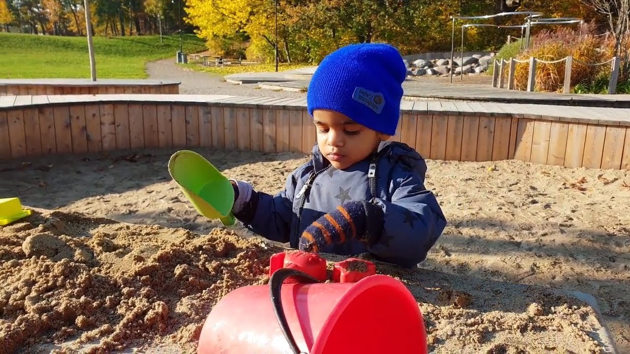 Let's play with sand - Autumn in Swden - YouTube