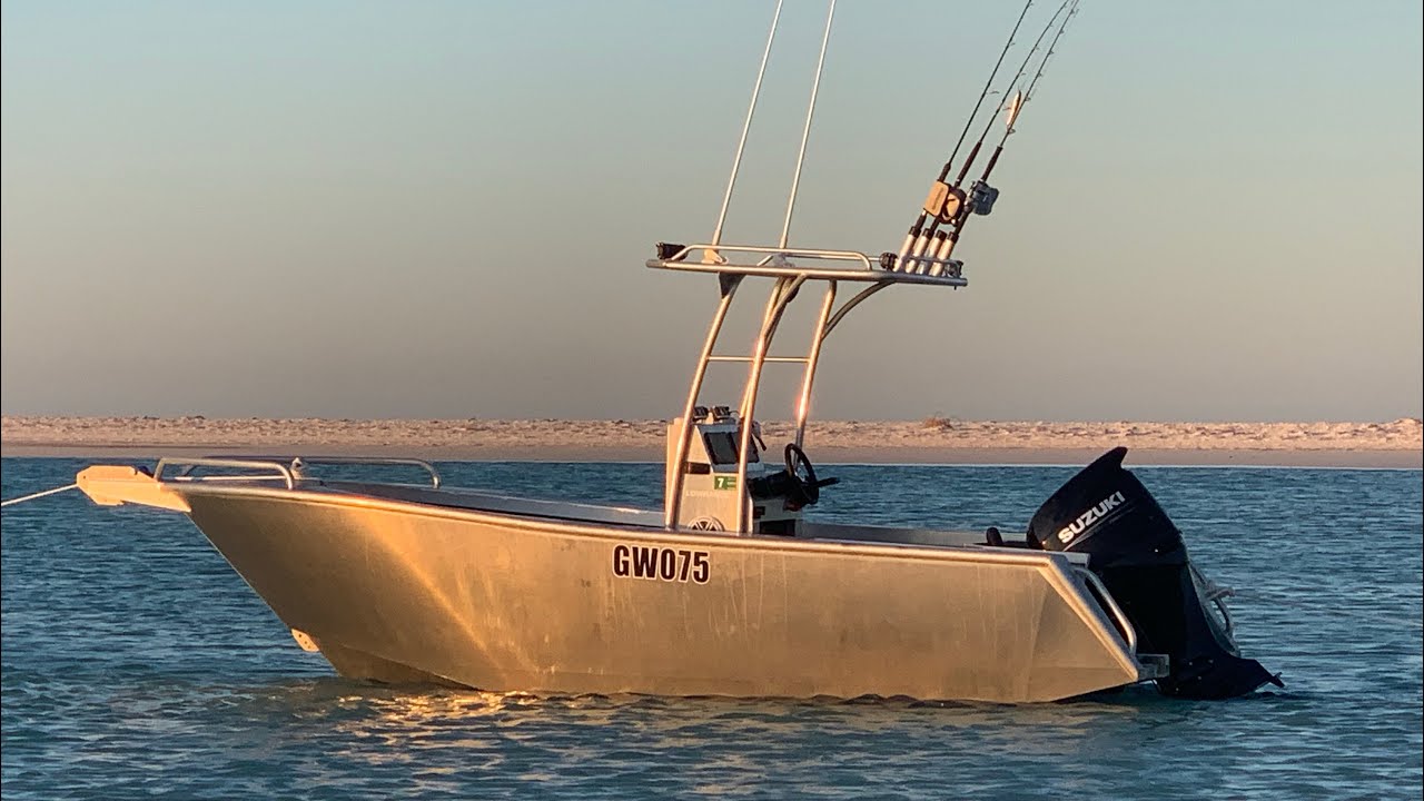 Spearfishing out of the new boat @traviscurtin9483 - YouTube