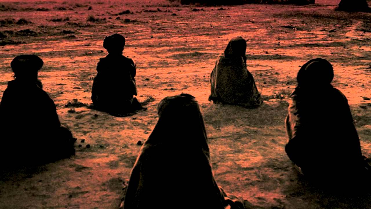 Steve McCurry unpacks 'Kuchi nomads at Prayer', Afghanistan - YouTube