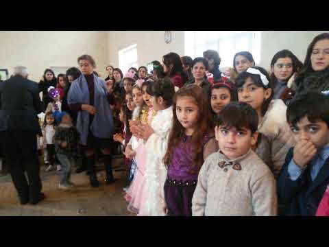 Bacı qardaş rəqs etdilər