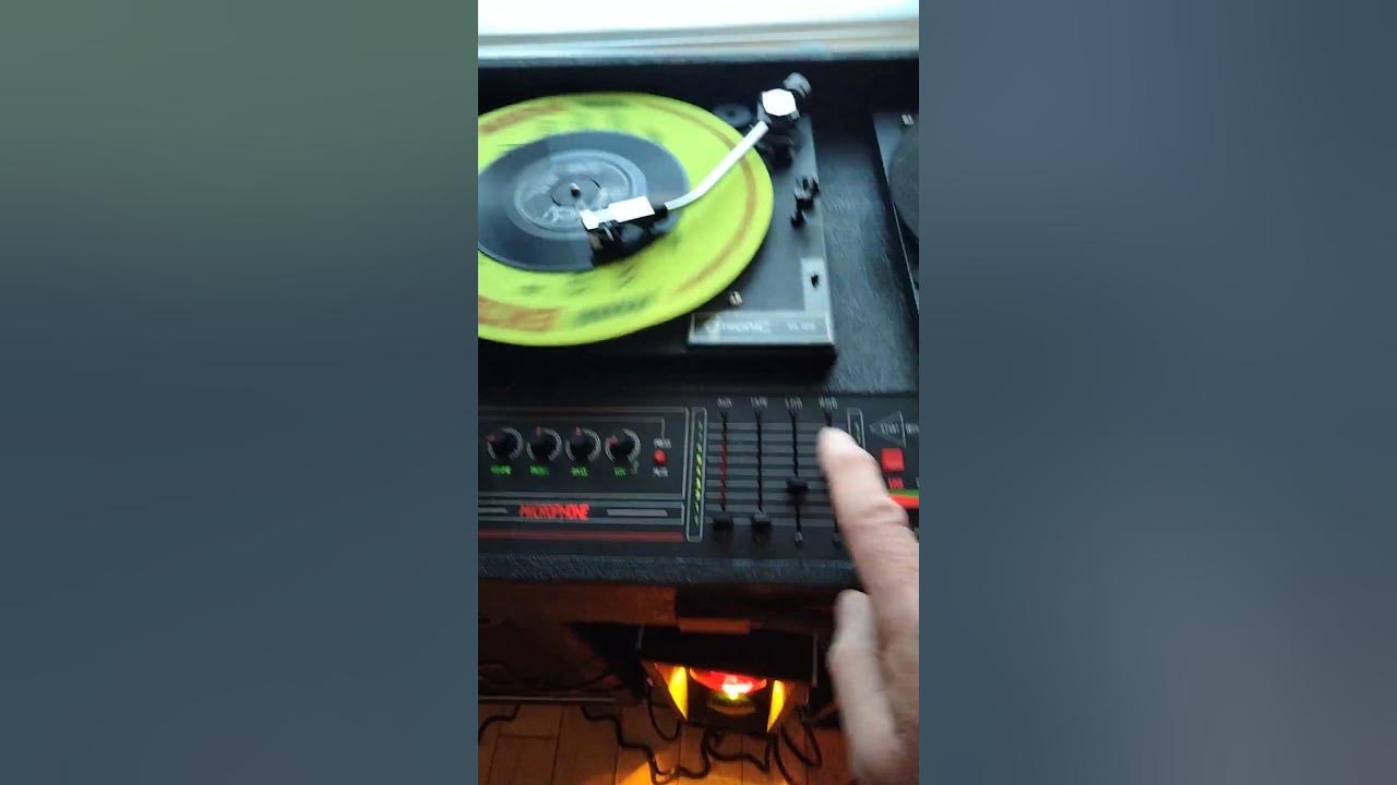 How to play records using the crossfader - YouTube