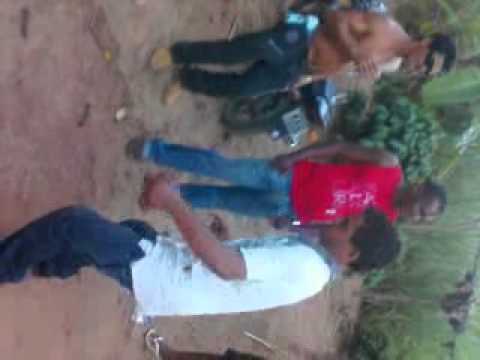 rebolando no amarelinho