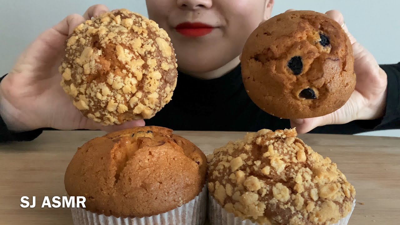 ASMR CRANBERRY & BLUEBERRY MUFFINS / EATING SOUND REAL SOUND MUKBANG 베리 ...
